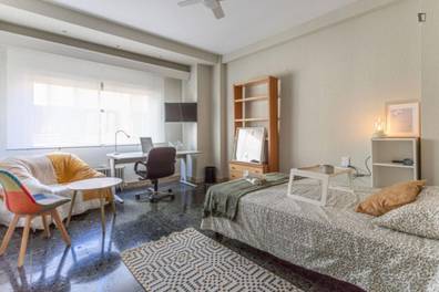 Pisos compartidos. Compartir piso | Milanuncios